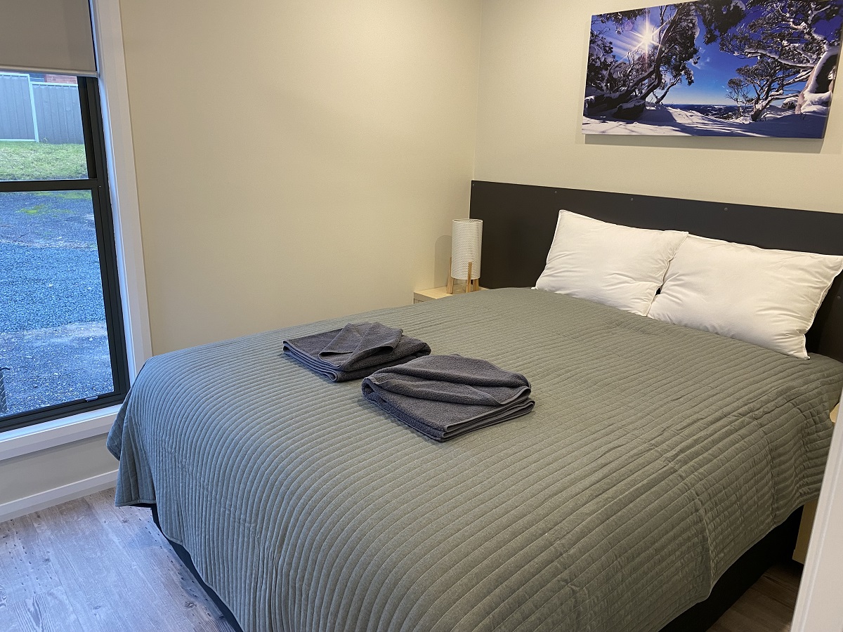 Talbingo Accommodation: 2 Bedroom Deluxe Cabin