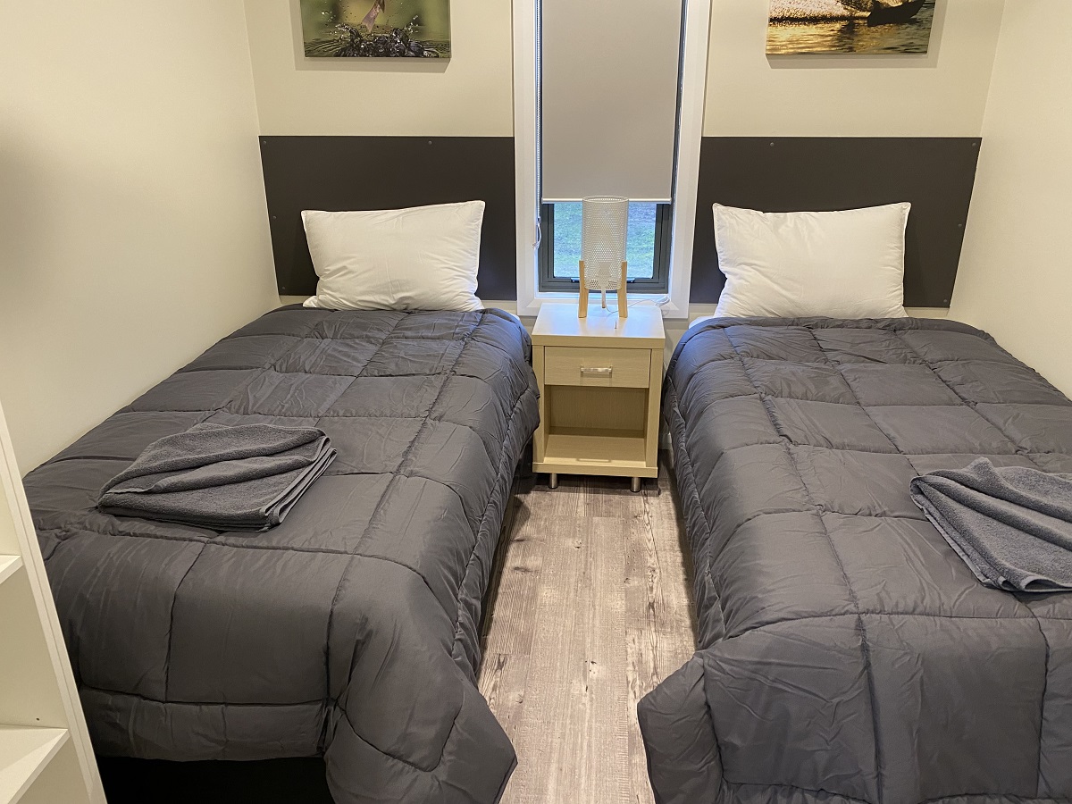 Talbingo Accommodation: 2 Bedroom Deluxe Cabin